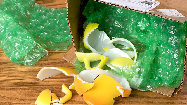 Produto com defeito: reclame logo no momento da entrega